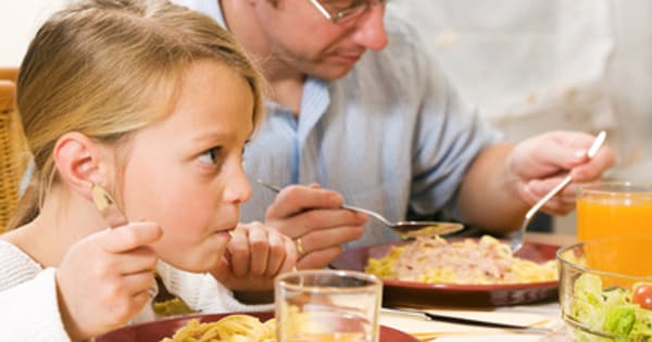 So lernen Kinder essen: Teil 2 - So entwickelt sich das Essverhalten ...